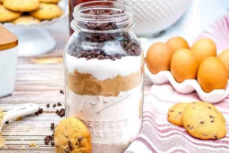 Mason Jar Chocolate Chip Cookies (with Printable Tags) | A Reinvented Mom