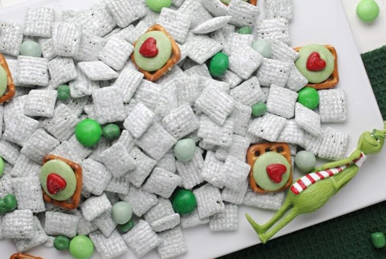 Irresistible Grinch Snack Mix (Puppy Chow Style) | A Reinvented Mom